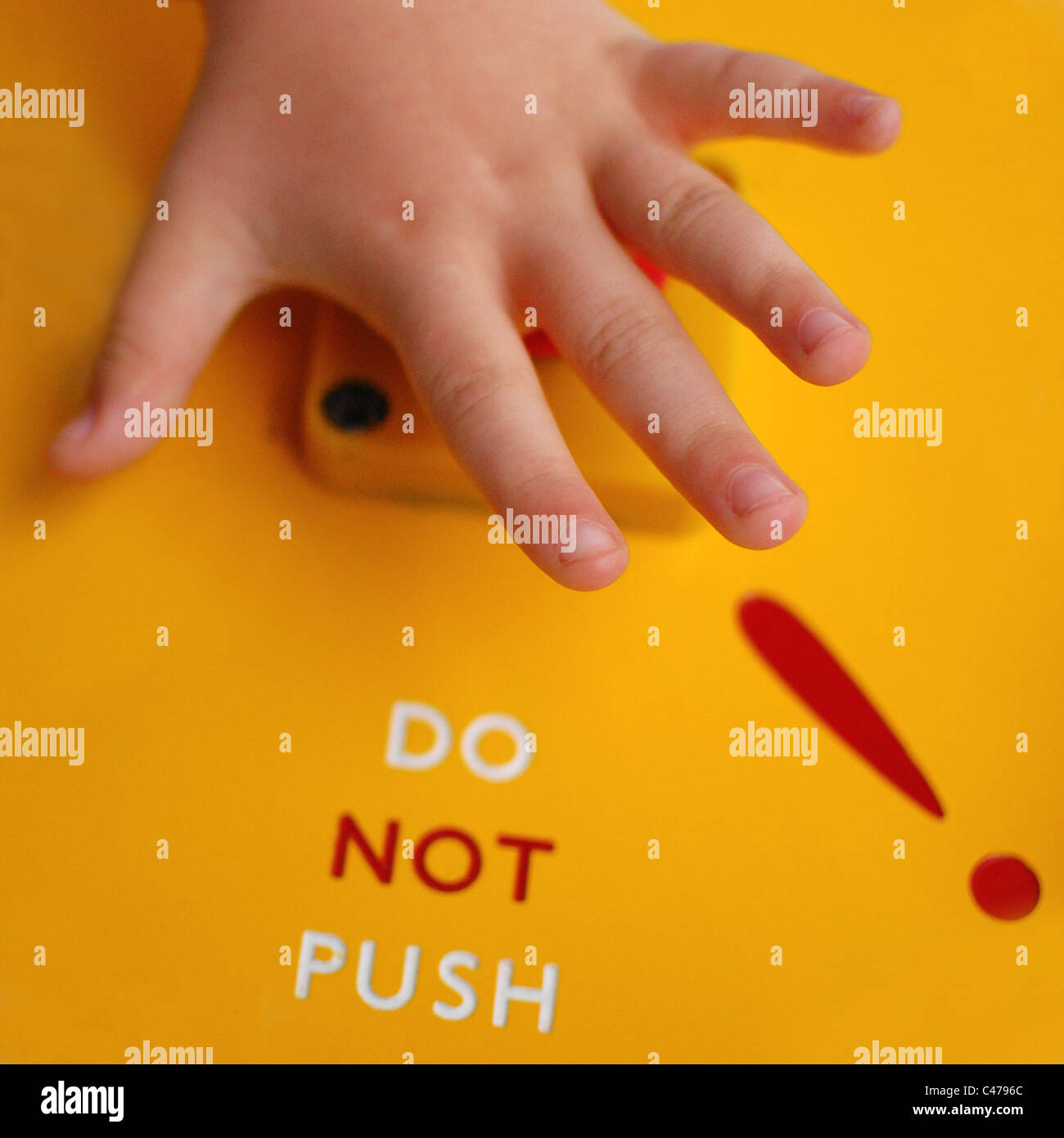 Red push button hi-res stock photography and images - Alamy