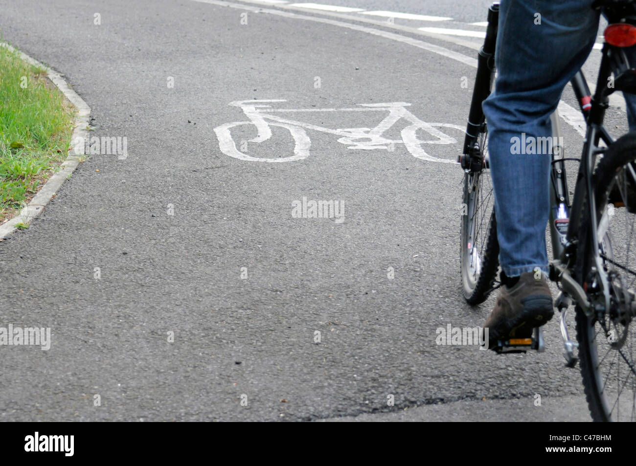 Cycle lane hi-res stock photography and images - Alamy