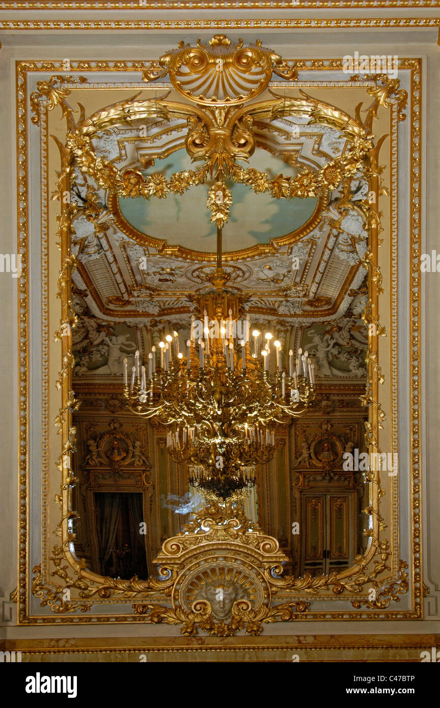 Tacky ballroom hi-res stock photography and images - Alamy