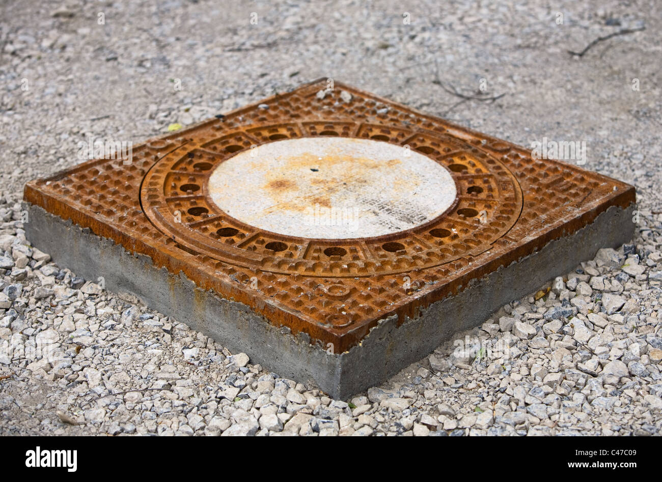 Manhole with heavy manhole cover under construction Stock Photo - Alamy