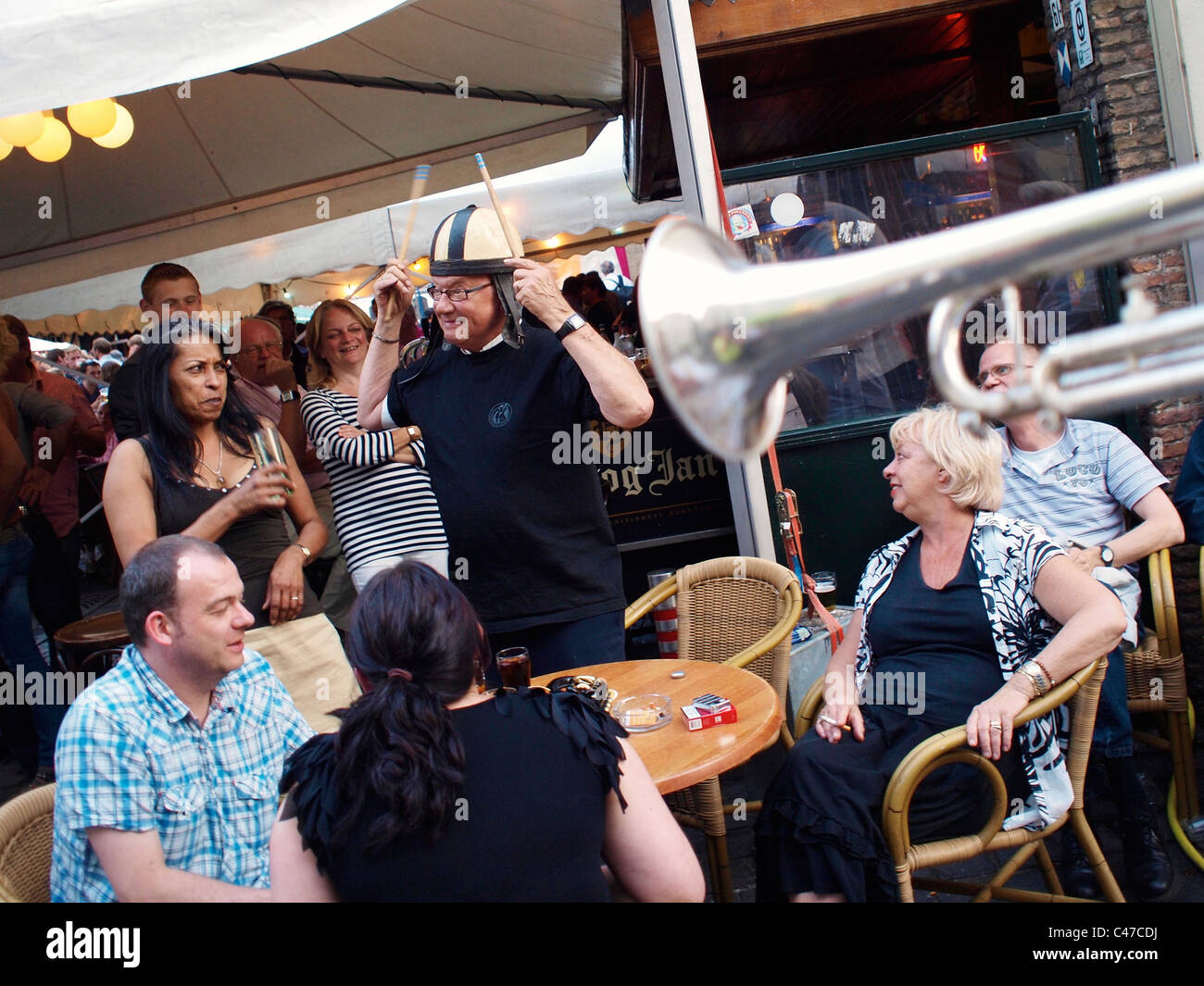 Music fun in the streets, man drumming on his head, at the Breda Jazz ...
