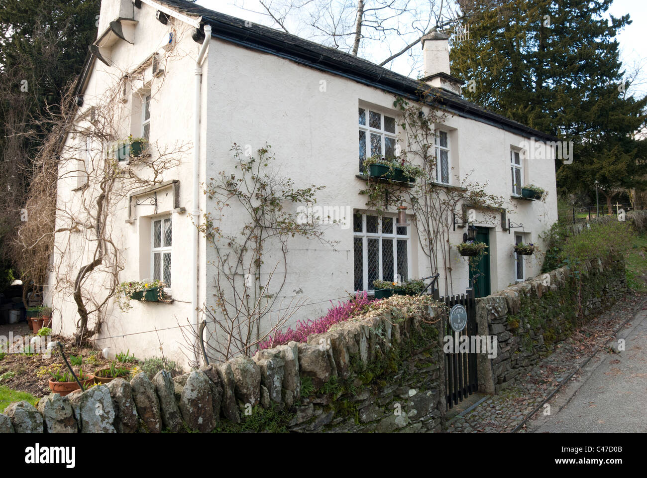 Church cottage hi-res stock photography and images - Alamy