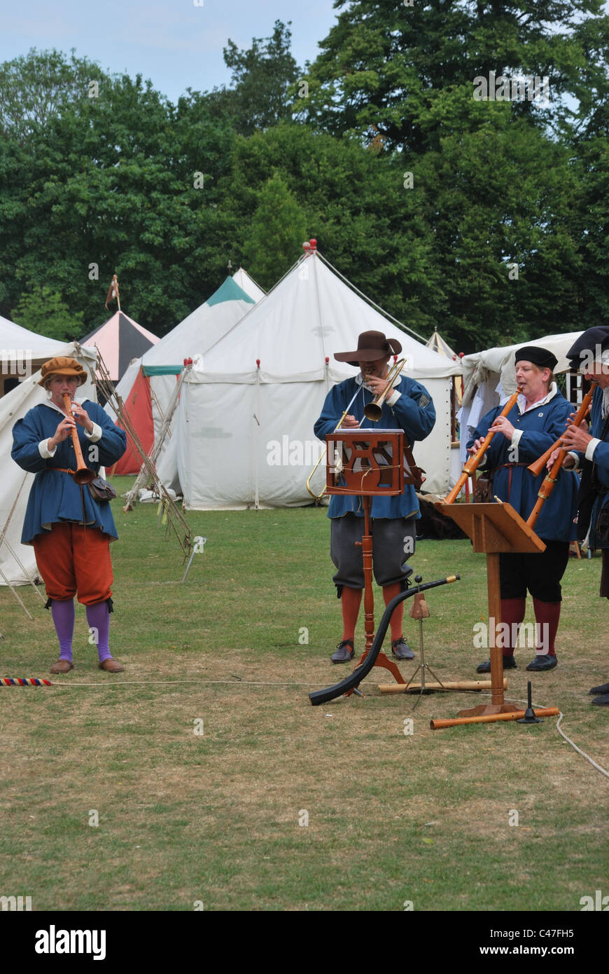 Medieval musicians hi-res stock photography and images - Alamy