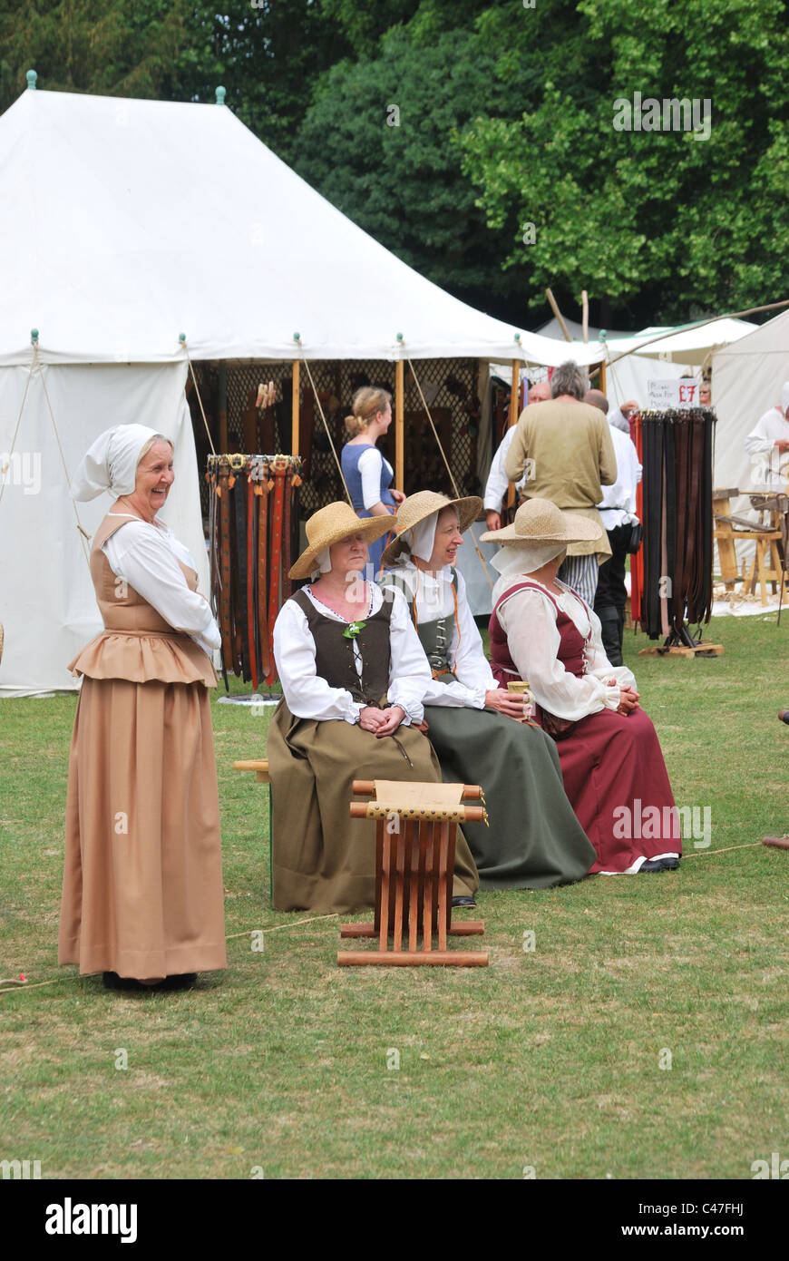 Medieval costumes hi-res stock photography and images - Alamy