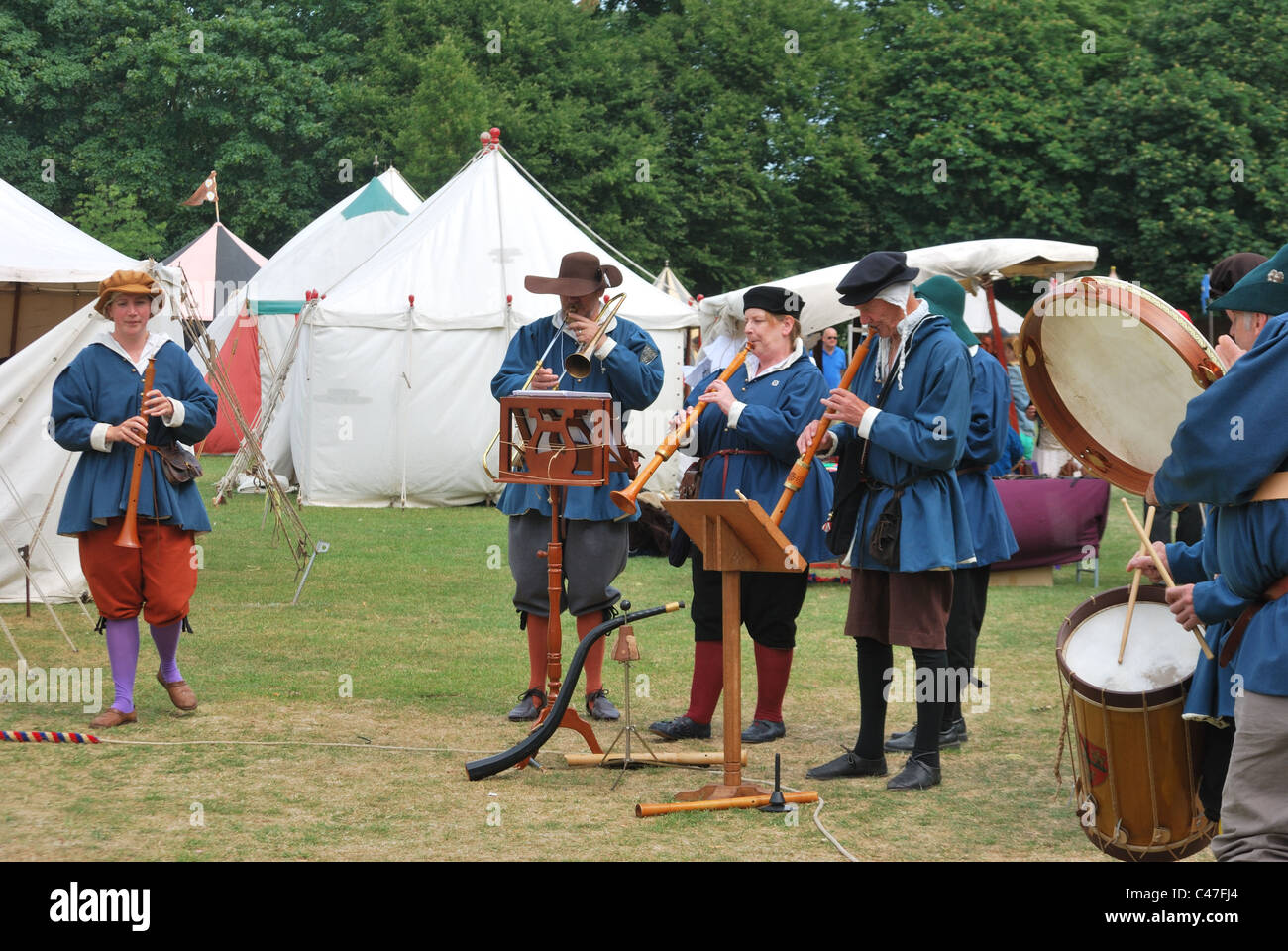 Medieval music musicians hi-res stock photography and images - Alamy