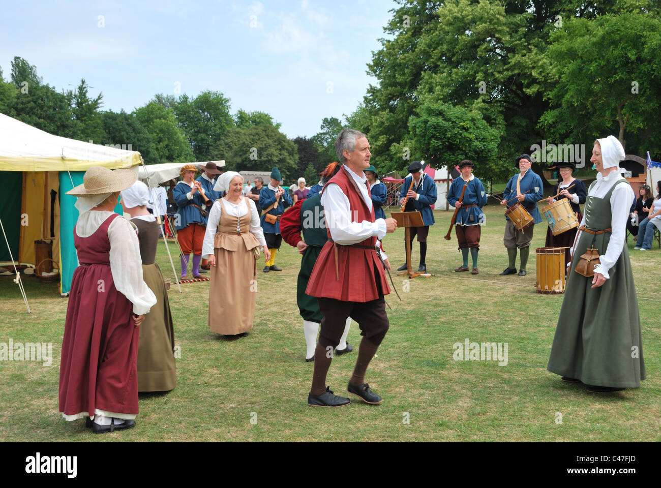 Medieval dancing hi-res stock photography and images - Alamy