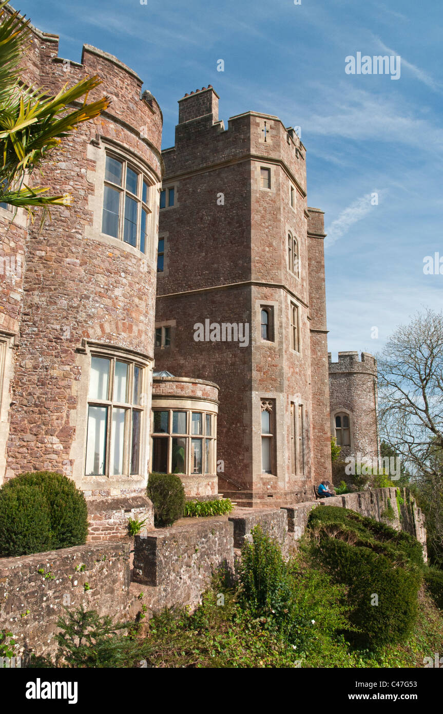 Turret castle england hi-res stock photography and images - Alamy