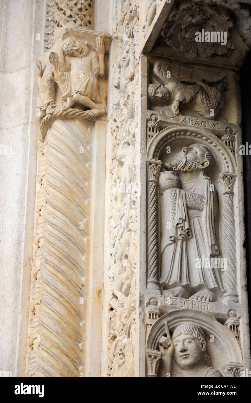 figures from the bible by Wiligelmo carved around the door of Modena ...