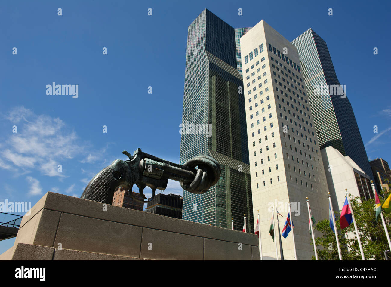 Knotted Gun Monument outside the United Nations building, New York City ...