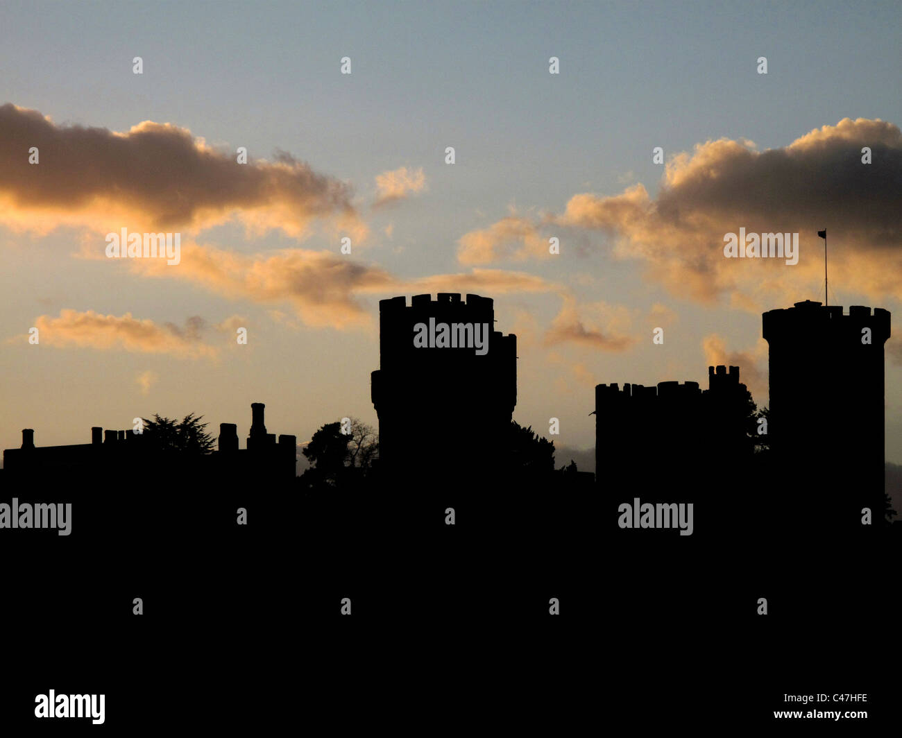 Warwick castle silhouette sunset hi-res stock photography and images ...