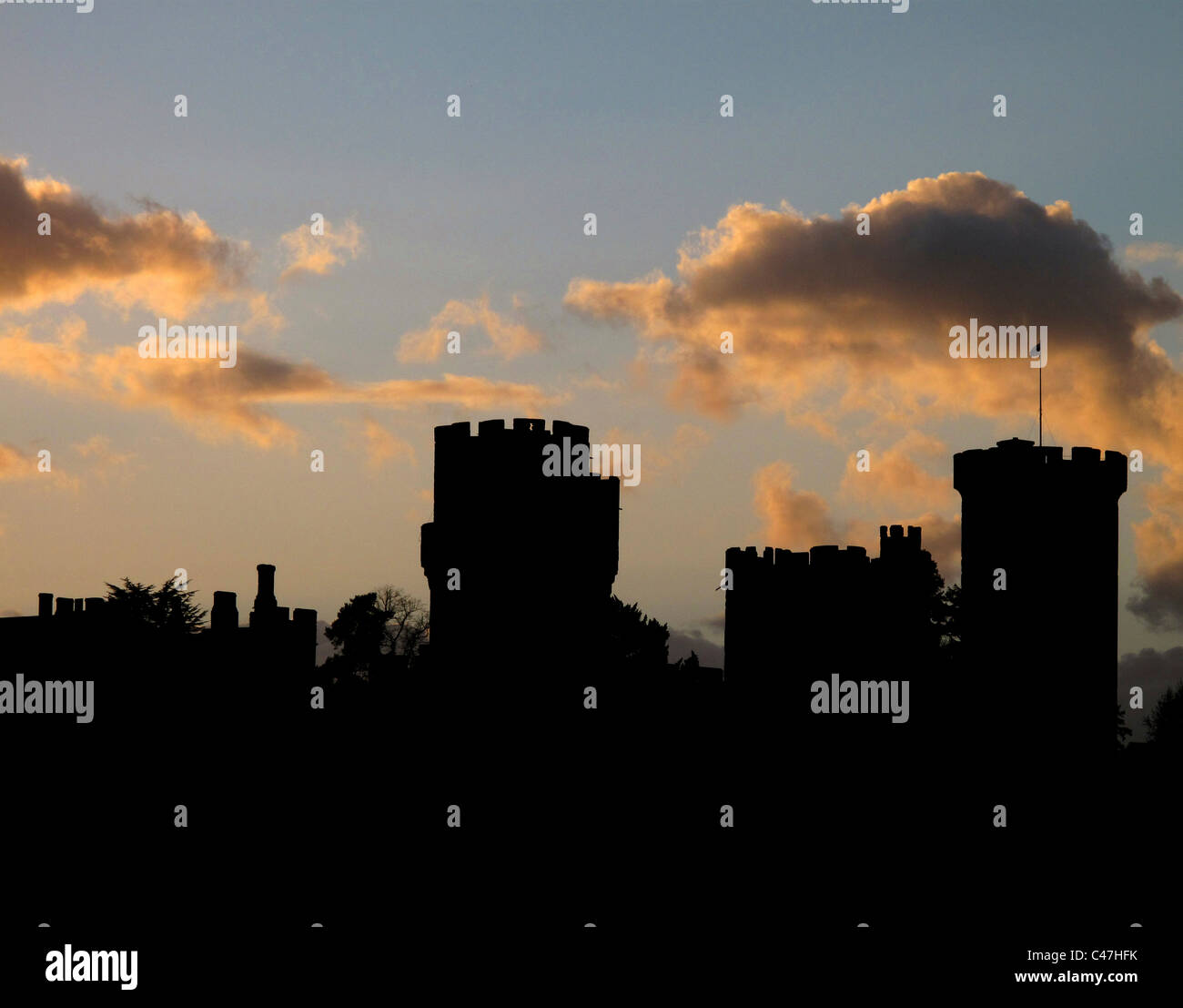 Warwick castle silhouette sunset hi-res stock photography and images ...