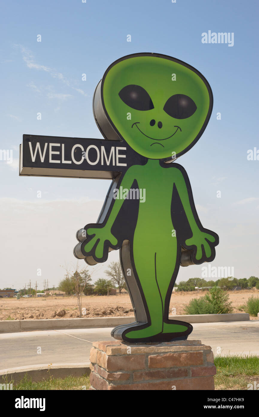 A smiling alien greets visitors to Roswell, New Mexico Stock Photo - Alamy