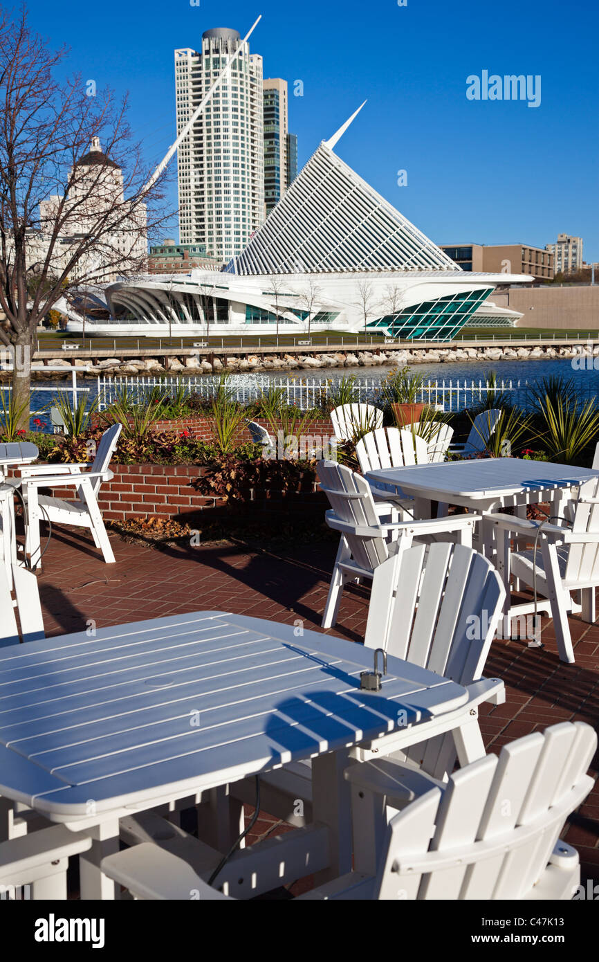 Lakefront restaurant in Milwaukee Stock Photo - Alamy