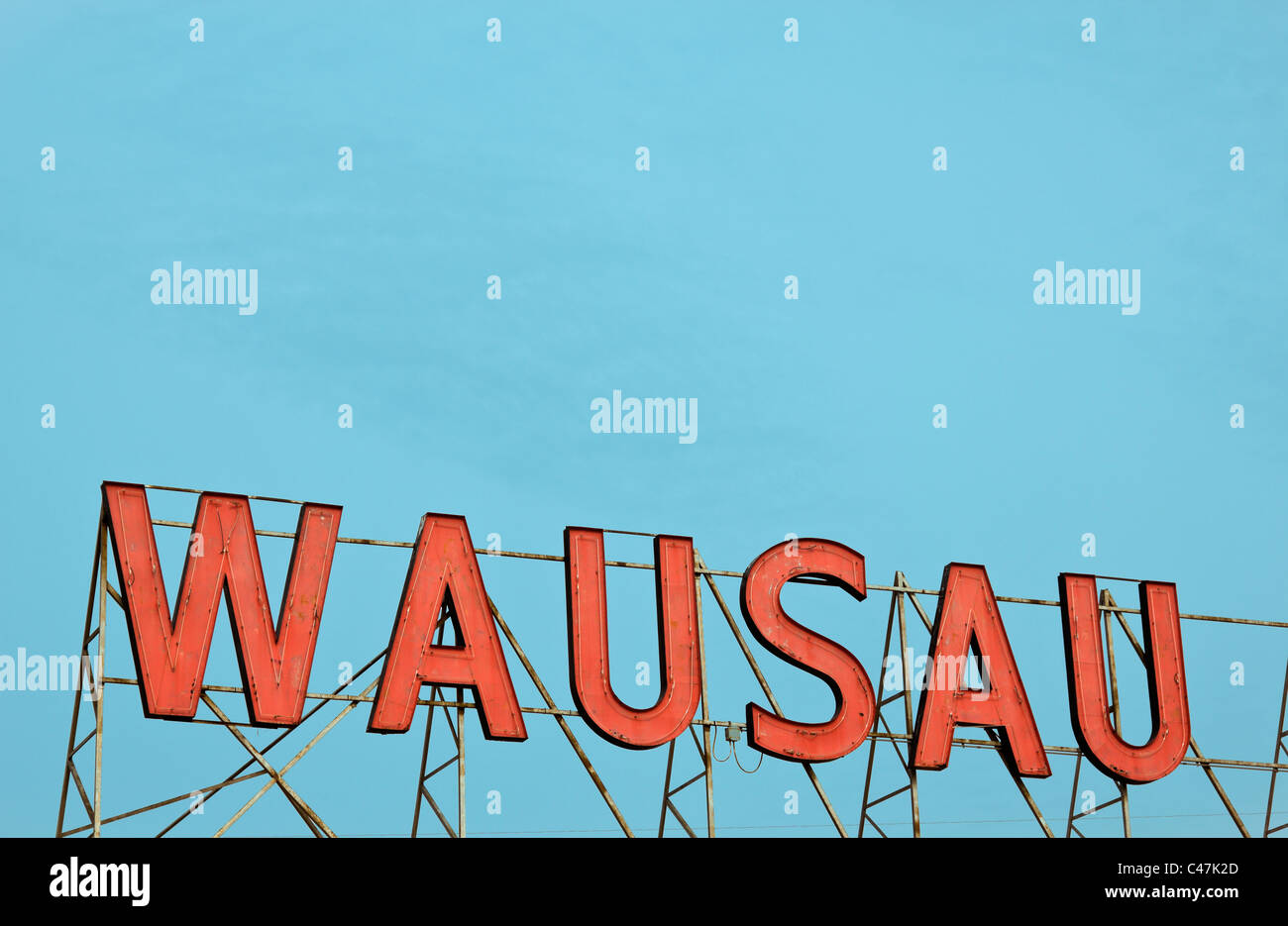 Wausau, Wisconsin - red sign against blue sky Stock Photo - Alamy