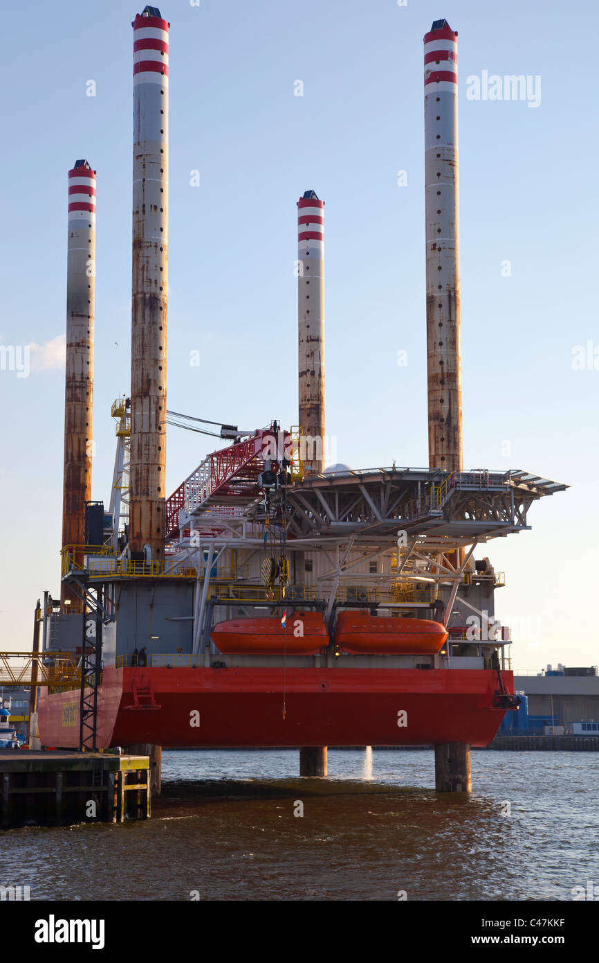 Platform with blue sky in harbor Stock Photo - Alamy