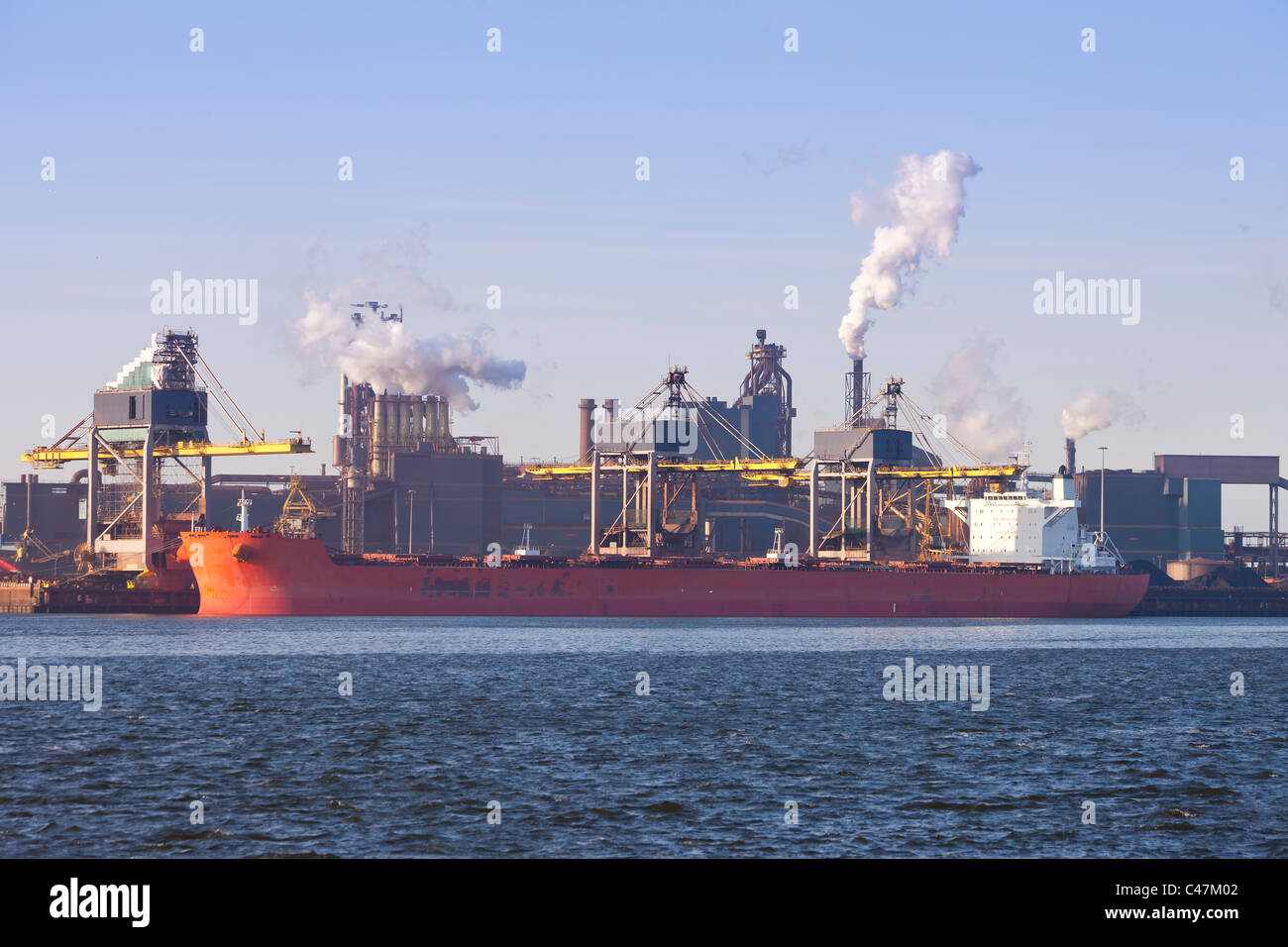 Maritime unloading hi-res stock photography and images - Alamy