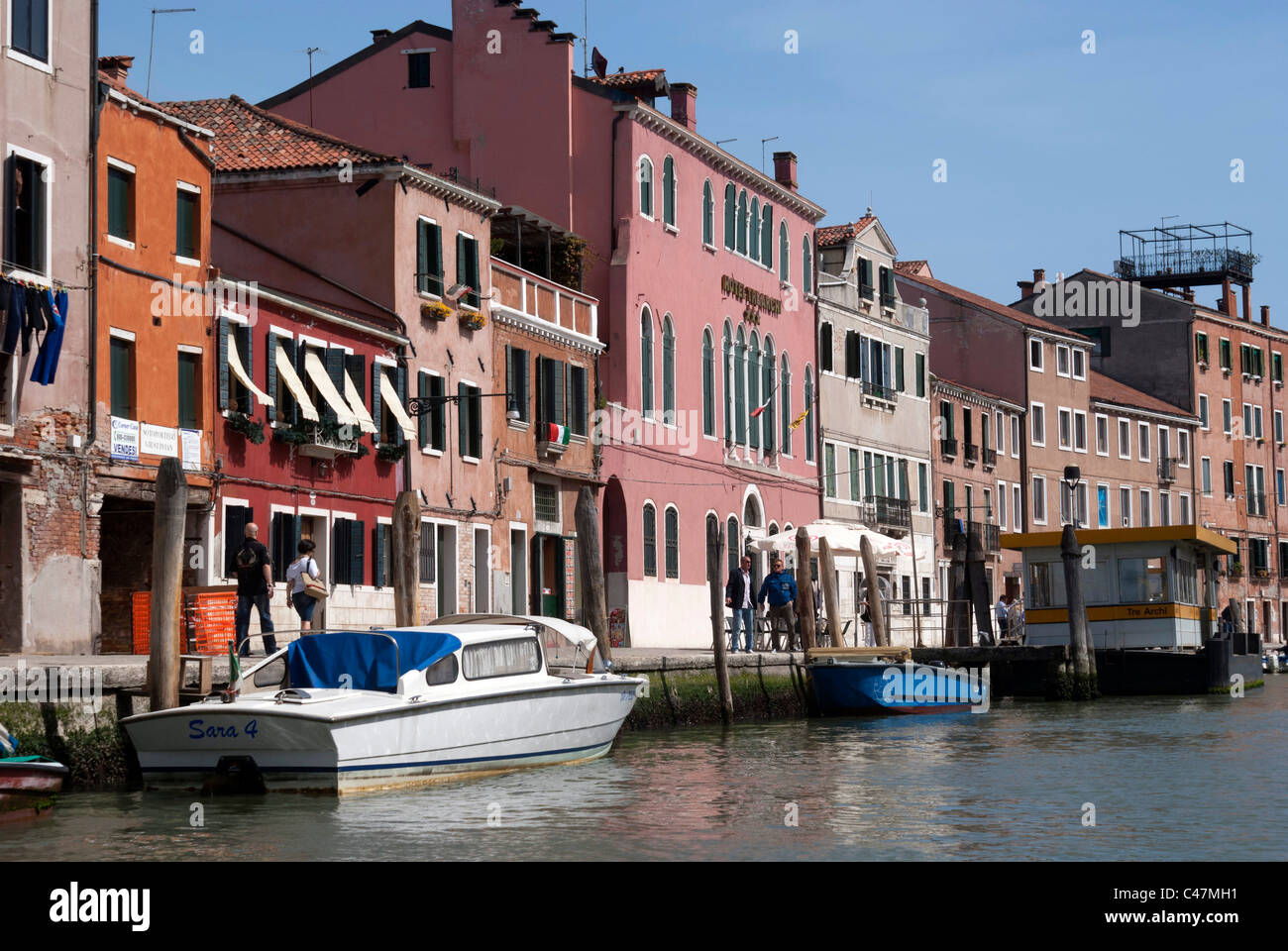 Canal side stroll hi-res stock photography and images - Alamy