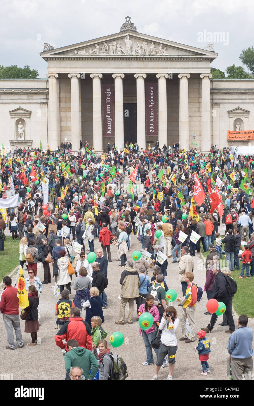 Rally koenigsplatz munich hi-res stock photography and images - Alamy