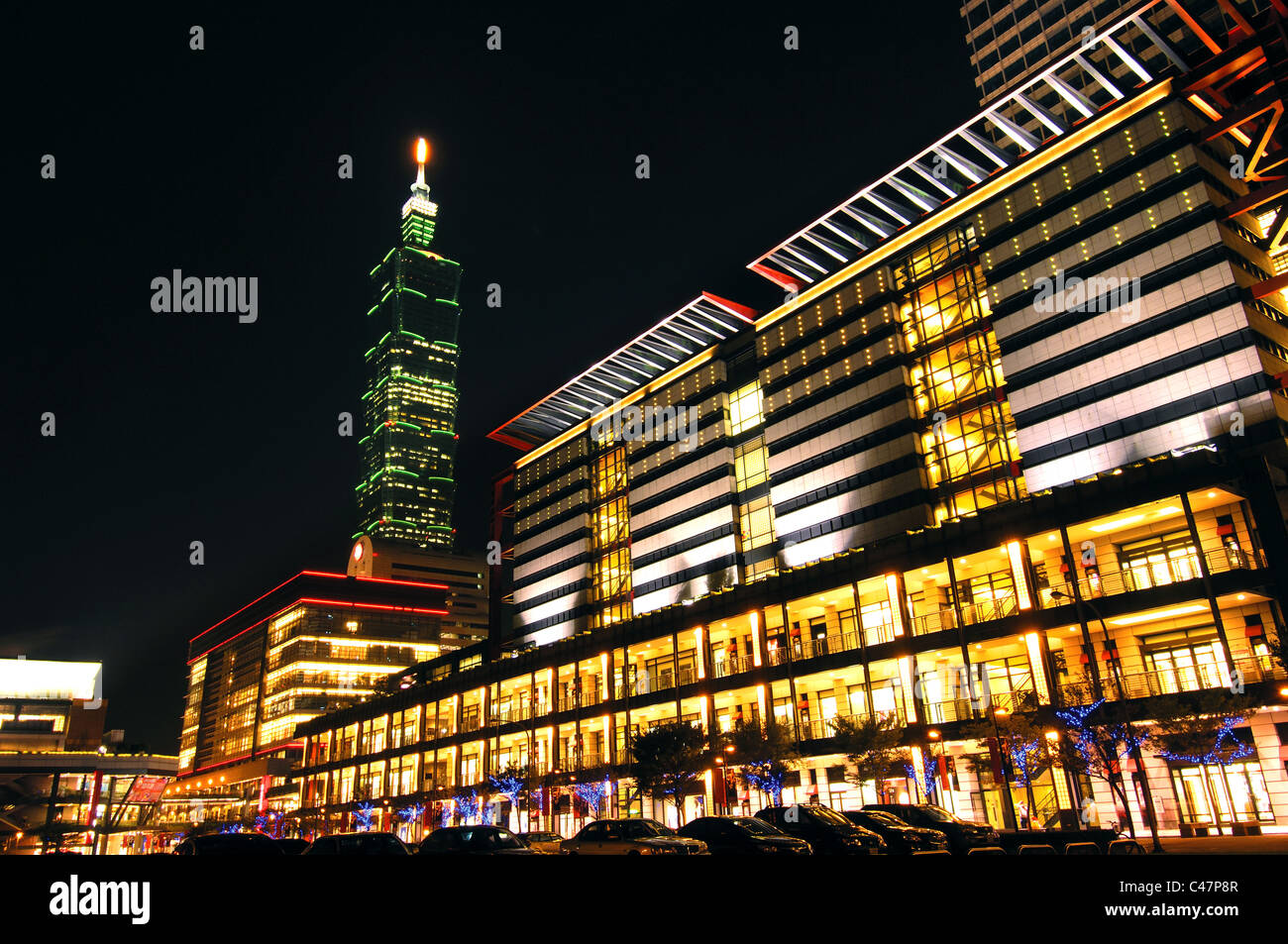 Department store lit up at night, Shin Kong Mitsukoshi Department store ...