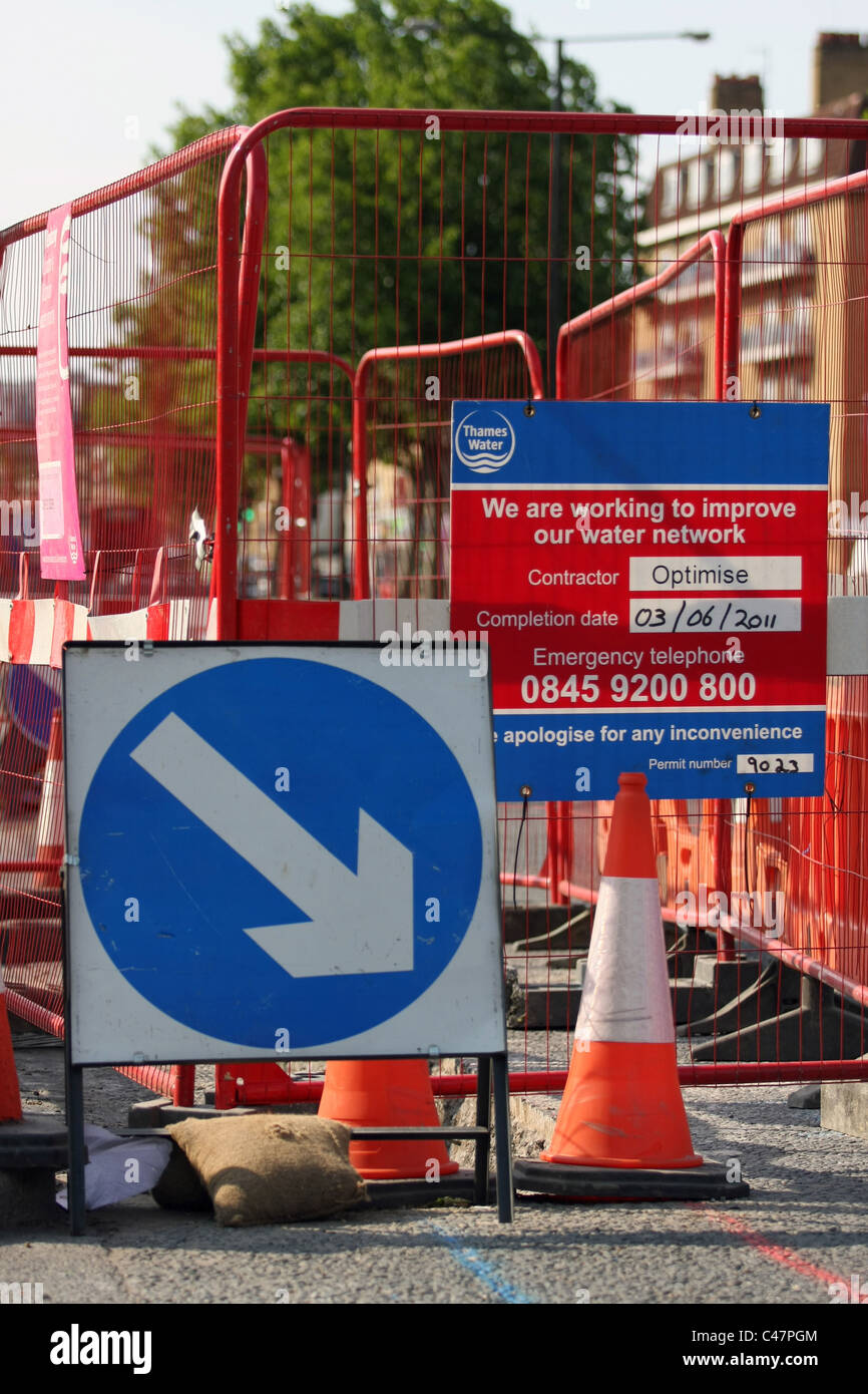 Keep to the right side of the road hi-res stock photography and images ...