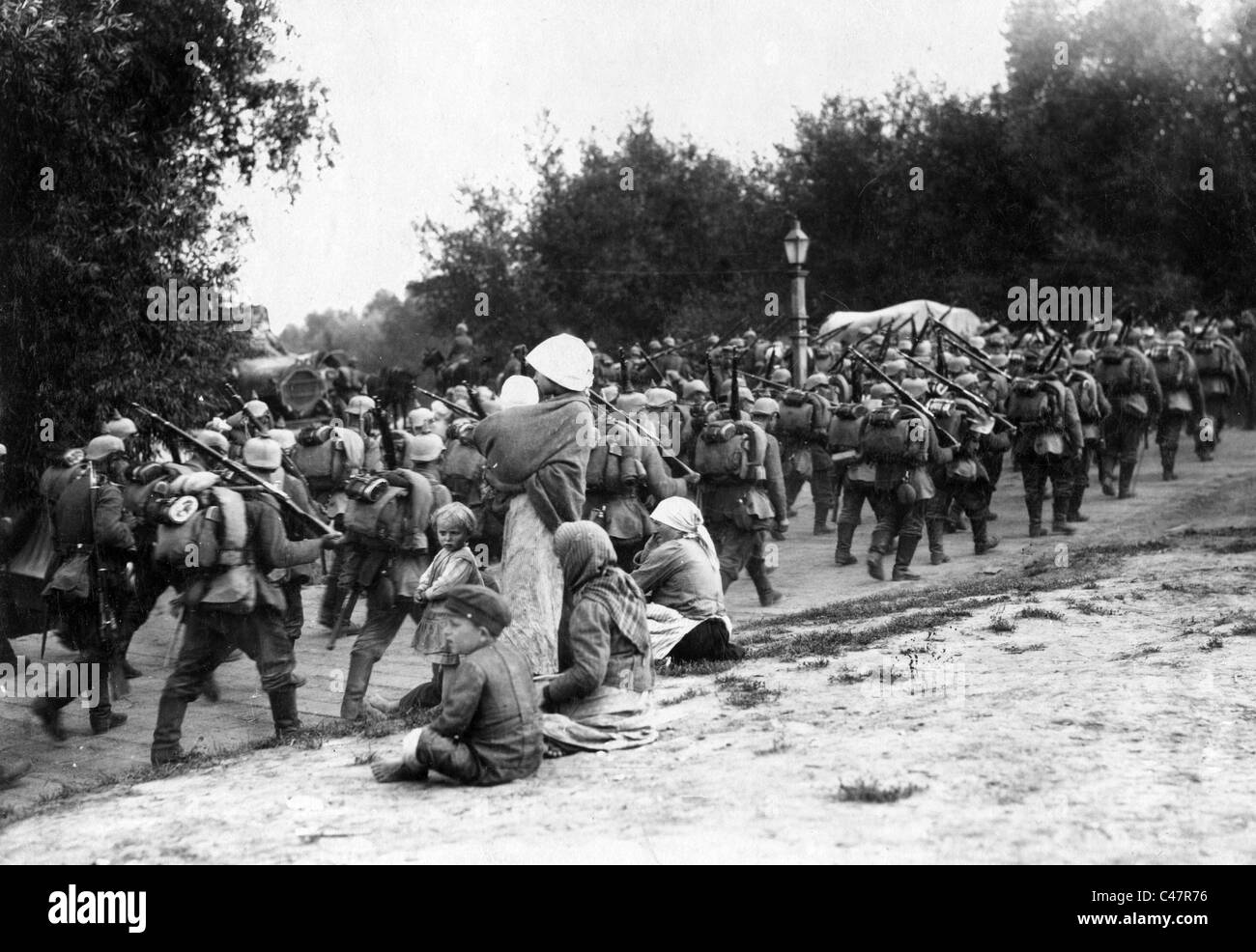 German infantry on their way to Modlin, 1915 Stock Photo - Alamy