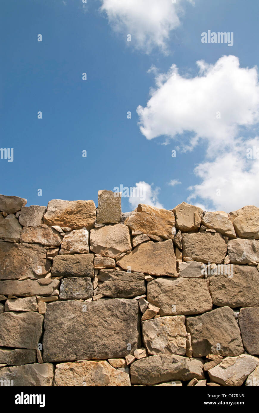 Traditional stone wall fence hi-res stock photography and images - Alamy