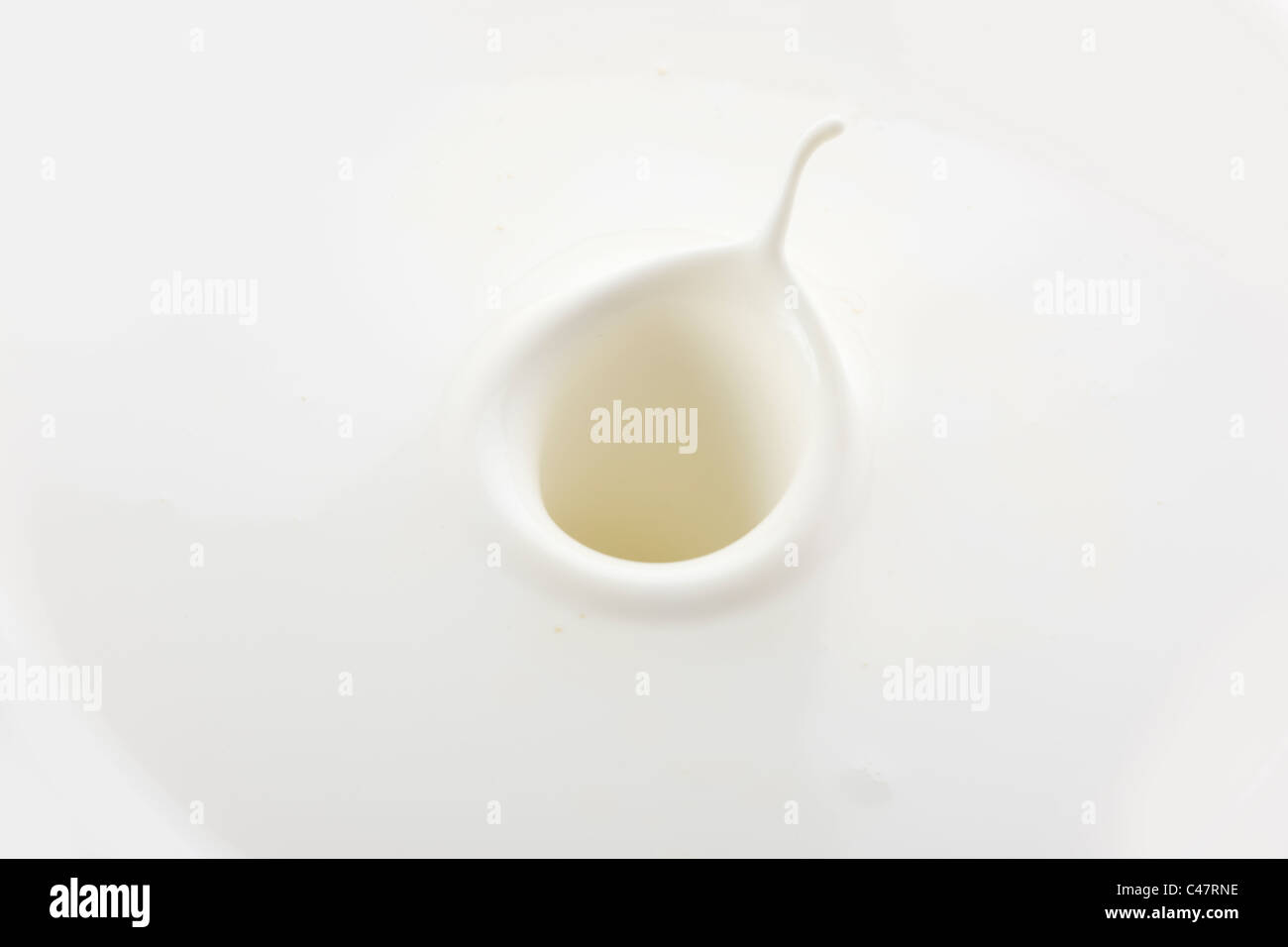 Cream splash hi-res stock photography and images - Alamy