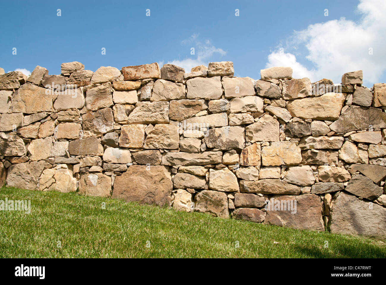 Traditional stone wall fence hi-res stock photography and images - Alamy