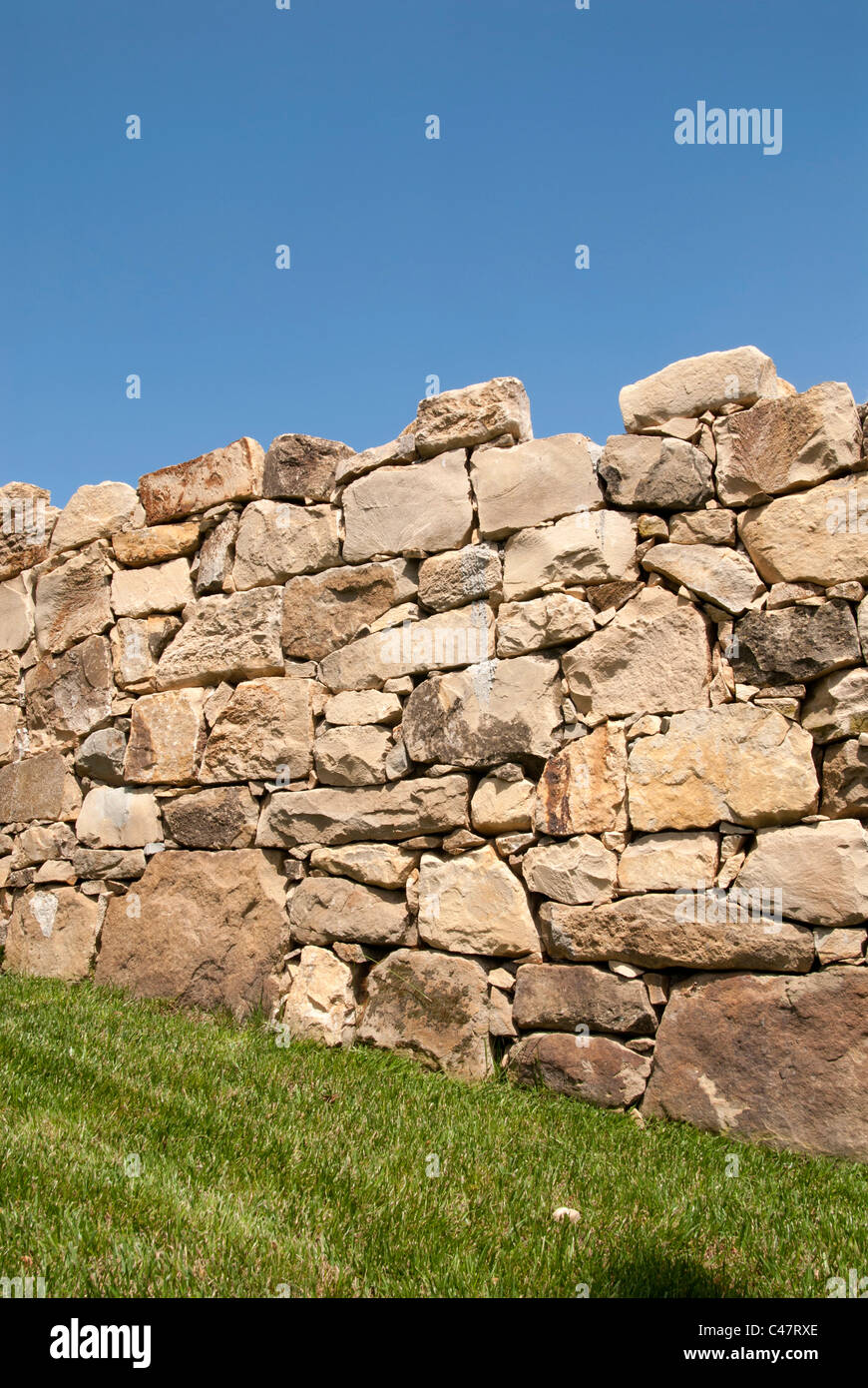 Traditional stone wall fence hi-res stock photography and images - Alamy