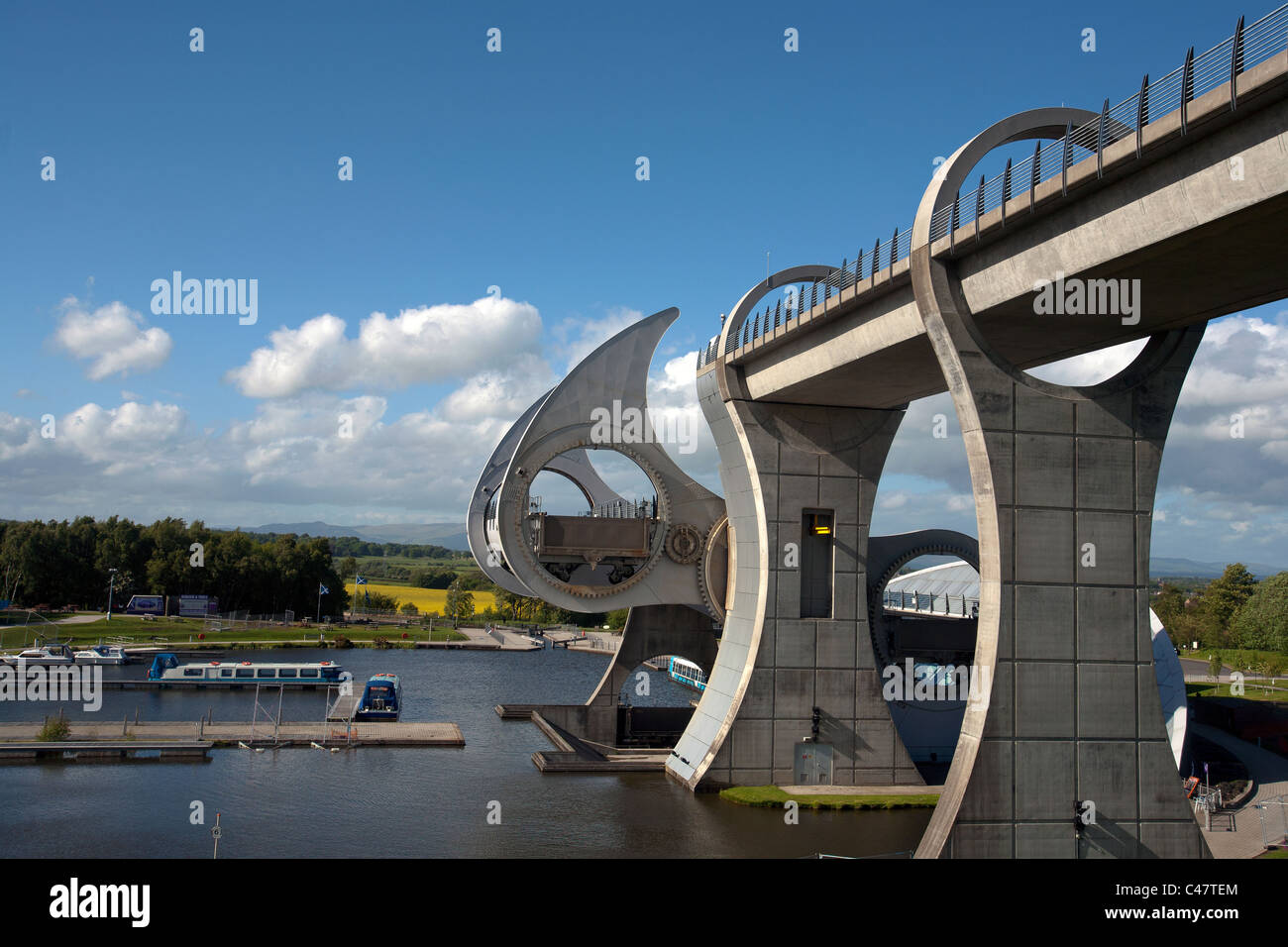 falkirk wheel in scotland Stock Photo - Alamy