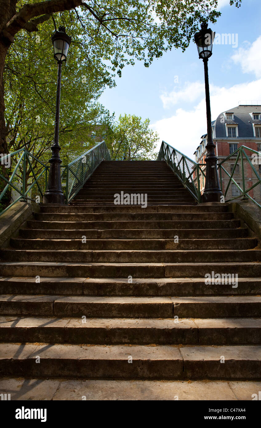 Steps leading to canal hi-res stock photography and images - Alamy