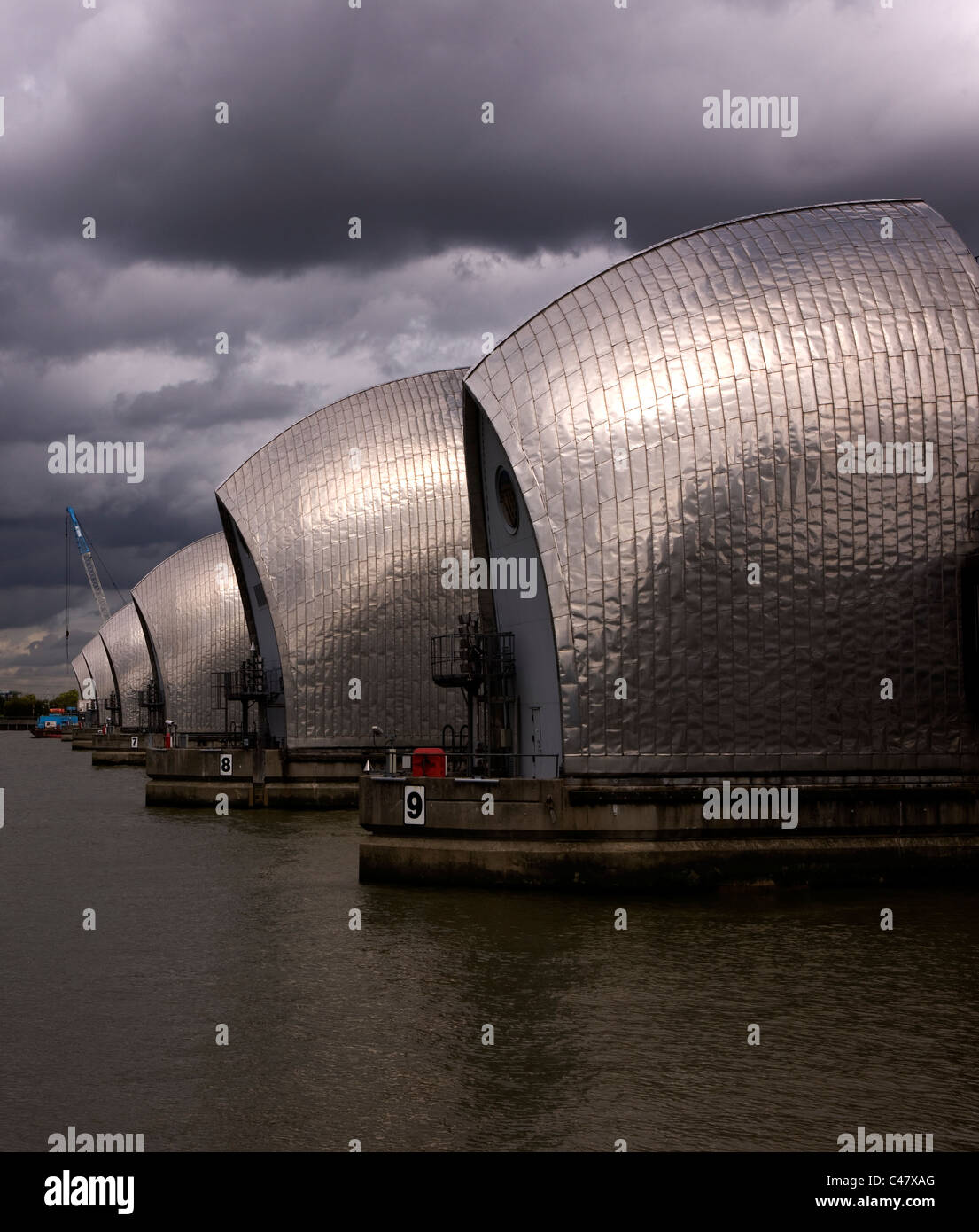 Grey clouds london hi-res stock photography and images - Alamy