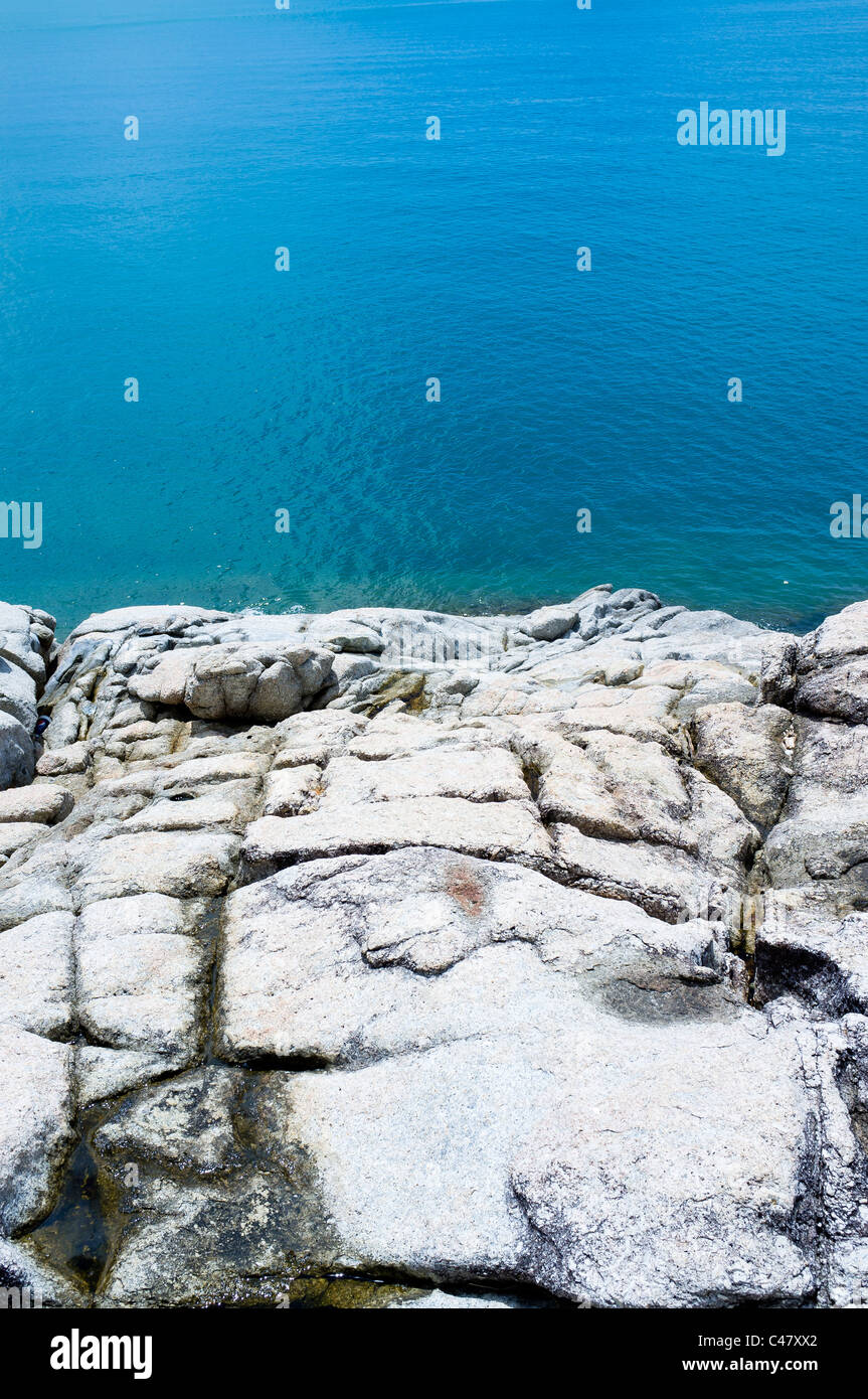 Ocean cliff shot at Samui island in Thailand Stock Photo - Alamy