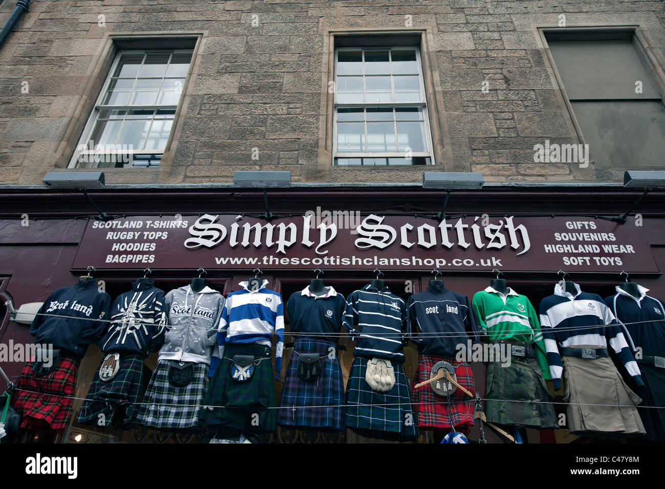 Edinburgh tourist shop scotland hi-res stock photography and images - Alamy