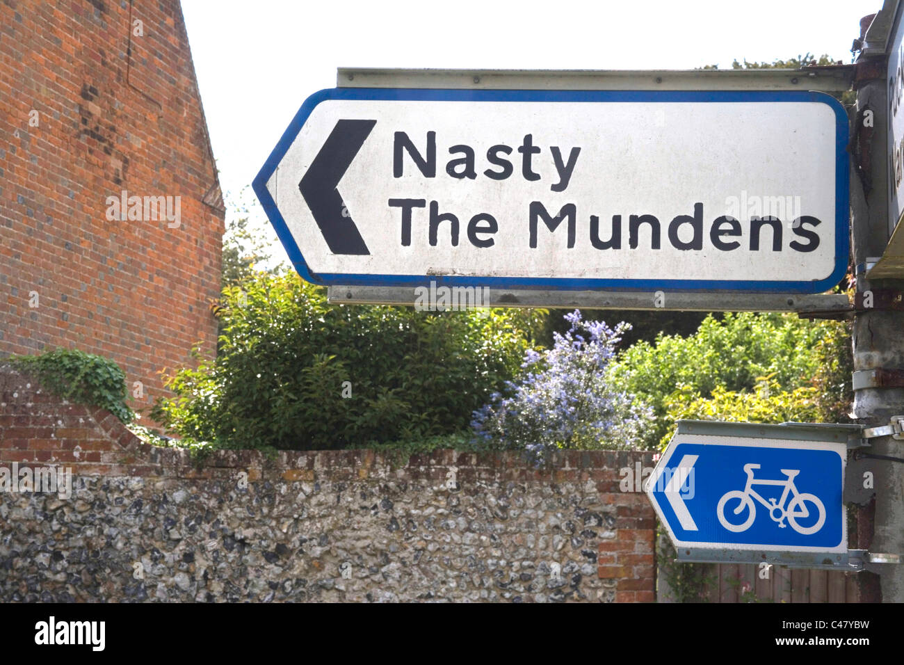 Signpost hertfordshire hi-res stock photography and images - Alamy