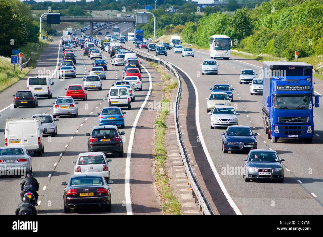Bank holiday motorway hi-res stock photography and images - Alamy