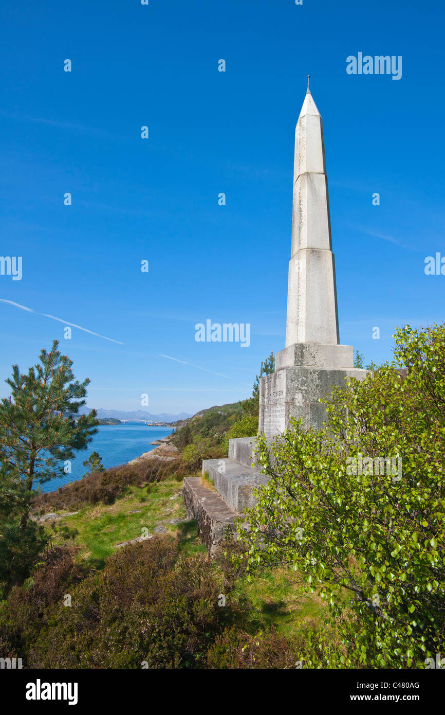 Skye Bridge and Murchison monument, Kyle of Lochalsh, Highland region ...