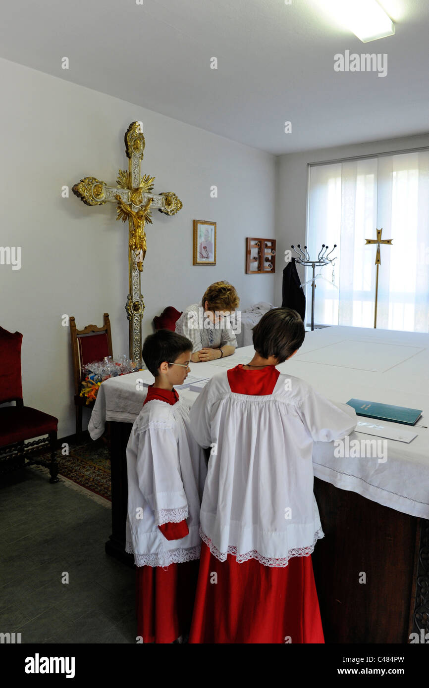 Sacristy altar hi-res stock photography and images - Alamy