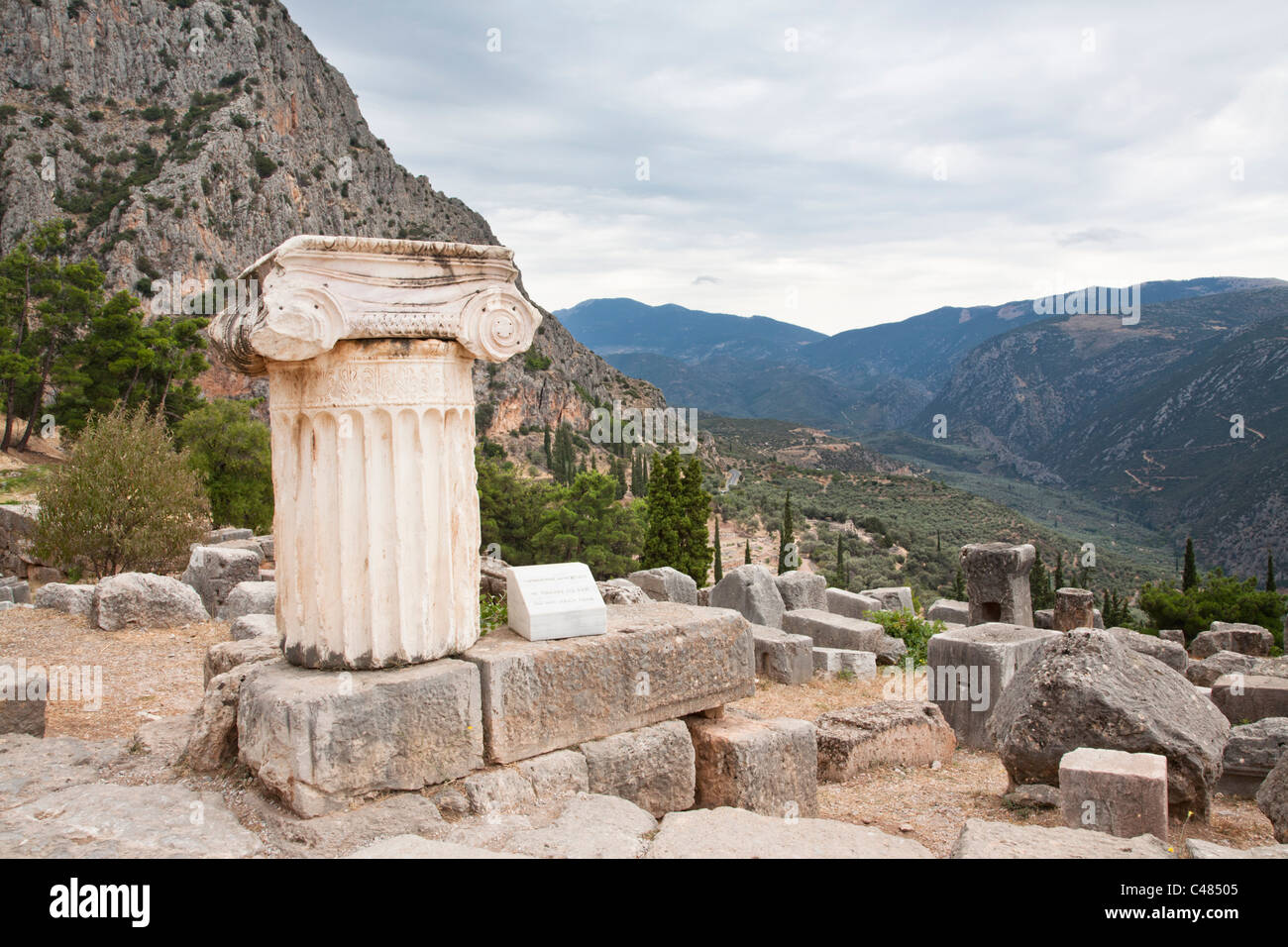 Columns delphi hi-res stock photography and images - Alamy