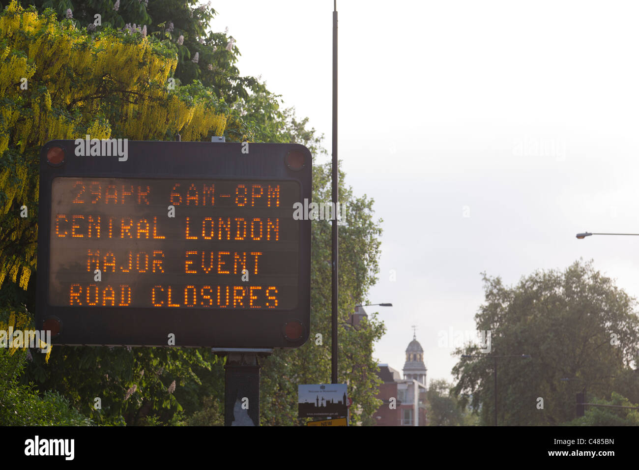 Illuminated traffic sign hi-res stock photography and images - Alamy