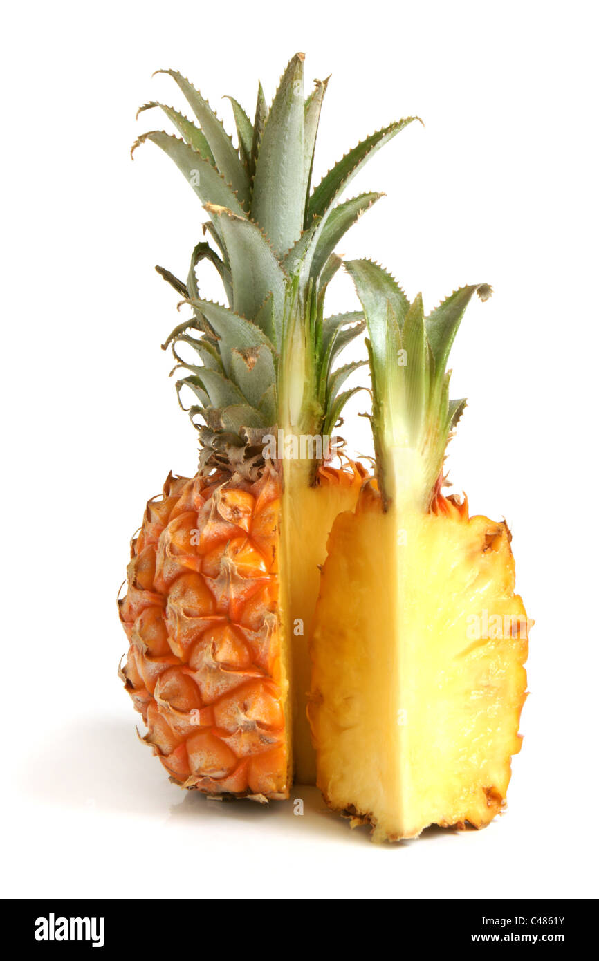 Split pineapple hi-res stock photography and images - Alamy