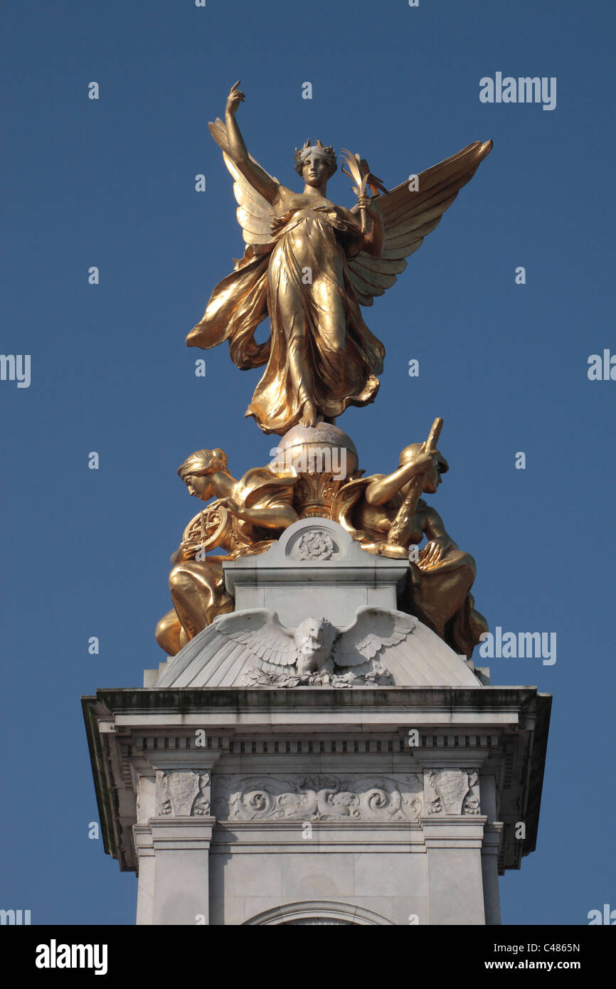 Close up view of golden statue on the (Queen) Victoria Memorial outside ...
