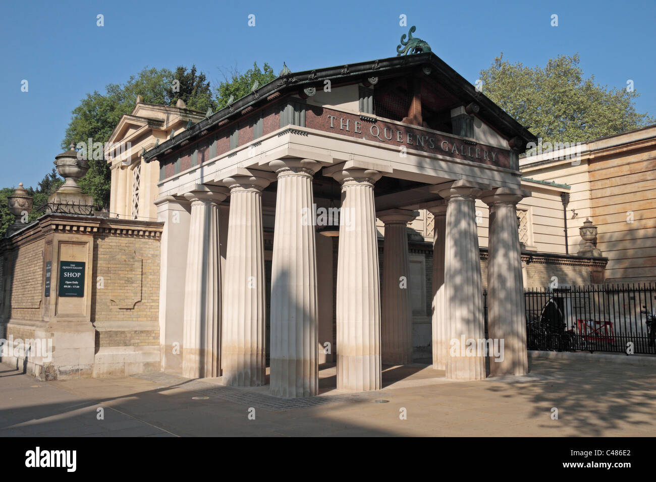 Queen's gallery london High Resolution Stock Photography and Images - Alamy