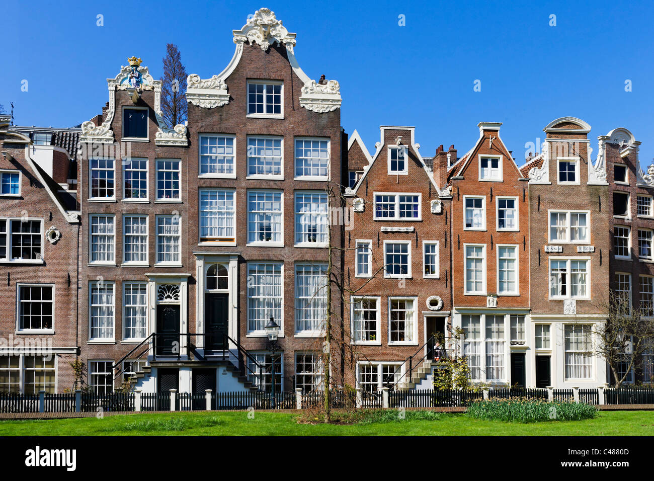 Amsterdam traditional houses hi-res stock photography and images - Alamy