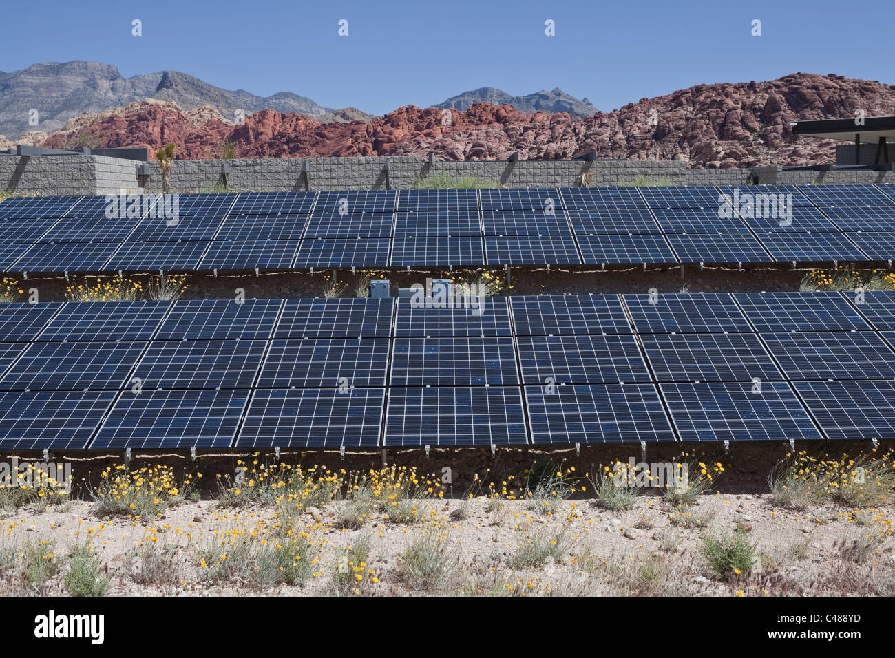 Solar array hi-res stock photography and images - Alamy