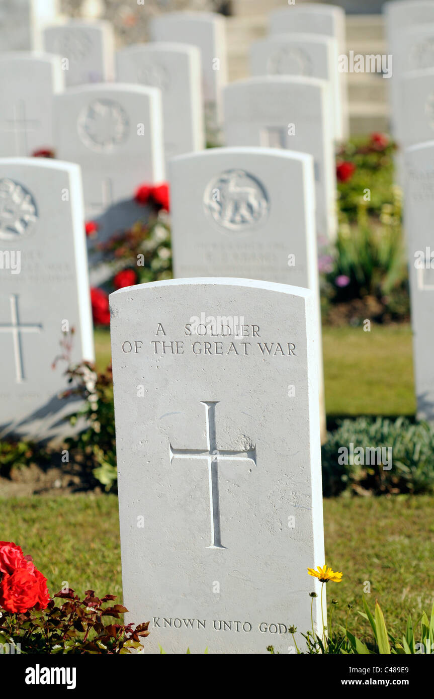Unknown soldier's grave at Tyne Cot, a WW1 cemetery, near Ypres ...