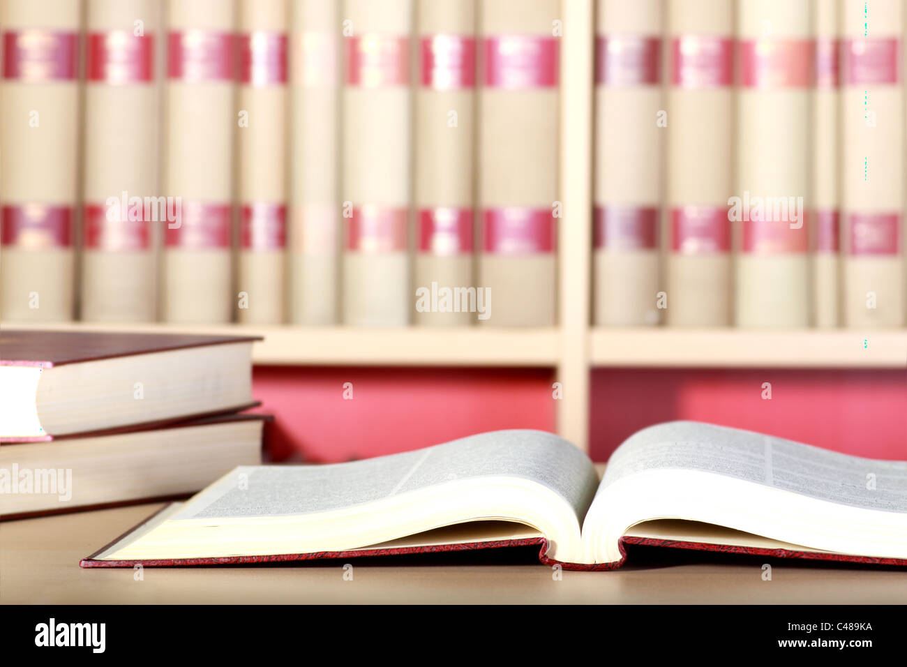 Row of vintage books hi-res stock photography and images - Alamy
