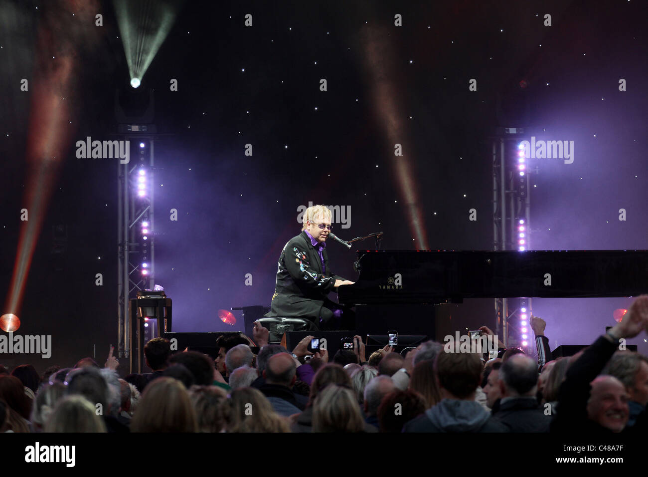 ELTON JOHN ELTON JOHN CONCERT SCARBOROUGH OPEN AIR THEATRE SCARBOROUGH ...