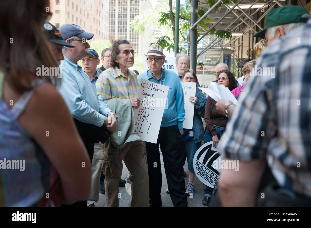 Protest in New York to call for the creation of jobs by the government ...