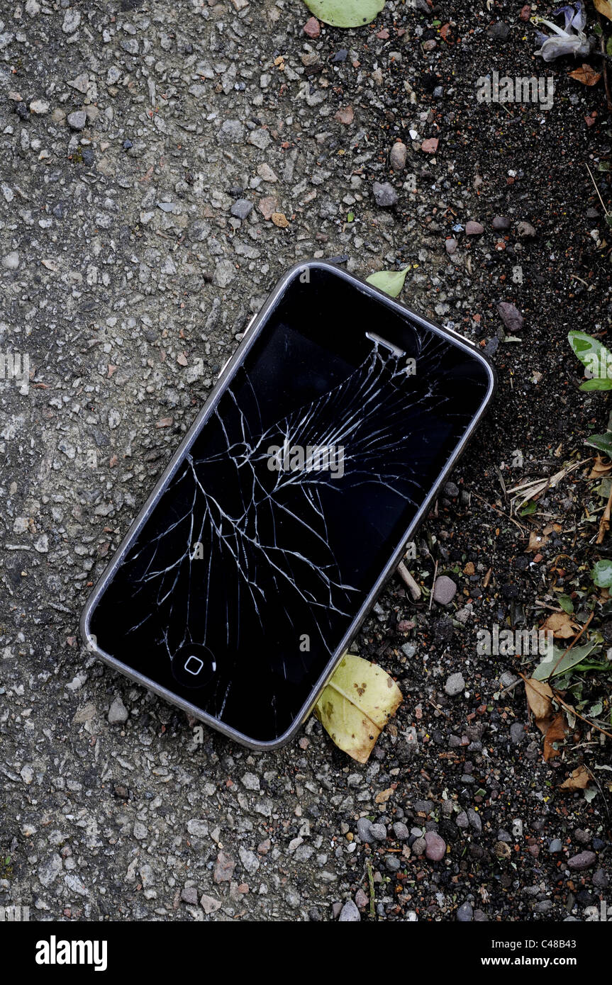 A broken iPhone with a cracked screen Stock Photo - Alamy